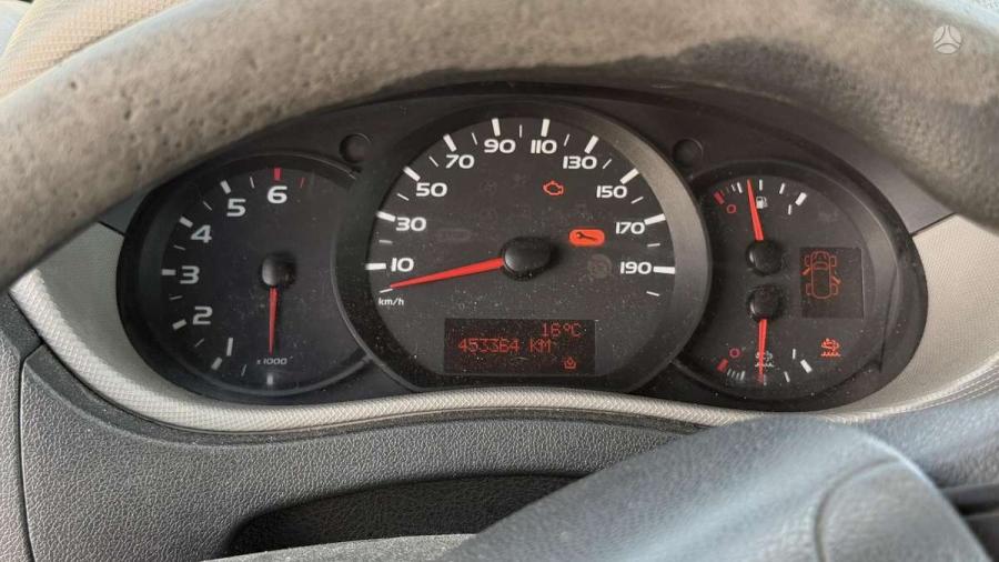 White Renault Master 2017 in Taurage, with an engine capacity of 2.30 L and mileage of 453 thousand km for 4900 €, photo 11 on AUTOMOTO.COM.LV