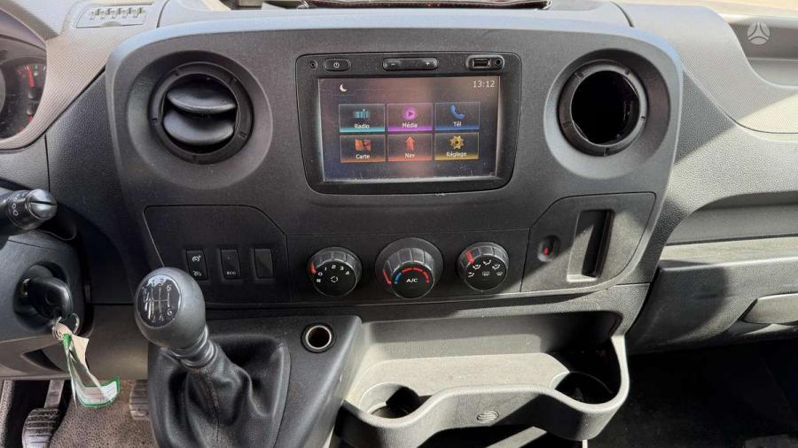 White Renault Master 2017 in Taurage, with an engine capacity of 2.30 L and mileage of 453 thousand km for 4900 €, photo 12 on AUTOMOTO.COM.LV