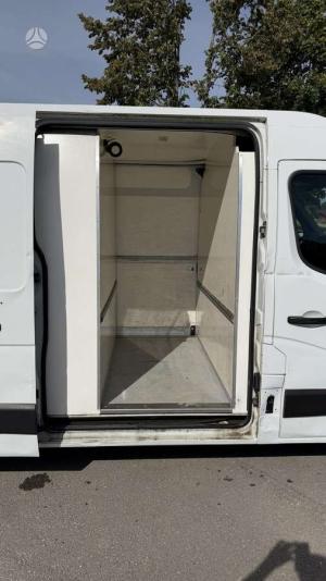 White Renault Master 2017 in Taurage, with an engine capacity of 2.30 L and mileage of 453 thousand km for 4900 €, photo 14 on AUTOMOTO.COM.LV