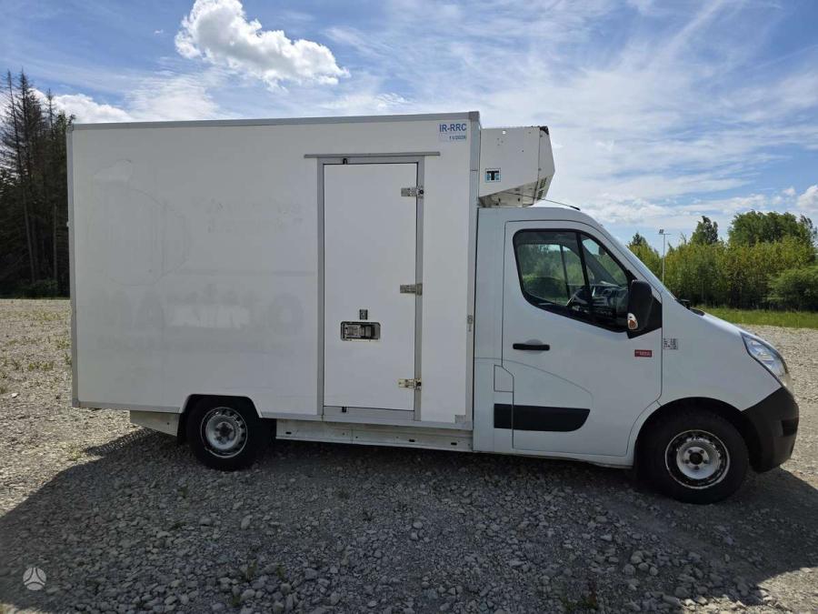 White Renault Master 2017 in Vilnius, with an engine capacity of 2.30 L and mileage of 240 thousand km for 4900 €, photo 5 on AUTOMOTO.COM.LV
