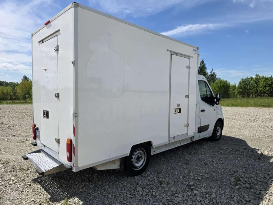 White Renault Master 2017 in Vilnius, with an engine capacity of 2.30 L and mileage of 240 thousand km for 4900 €, photo 6 on AUTOMOTO.COM.LV