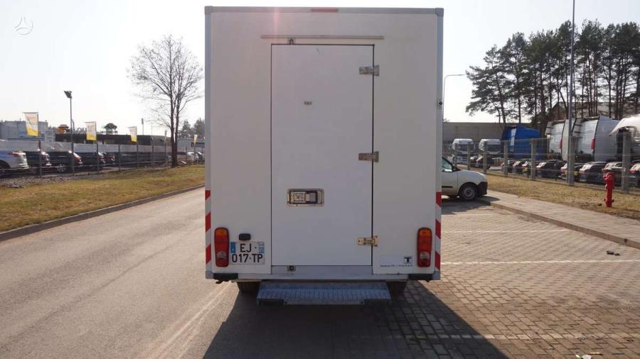 White Renault Master 2017 in Vilnius, with an engine capacity of 2.30 L and mileage of 210 thousand km for 5500 €, photo 7 on AUTOMOTO.COM.LV