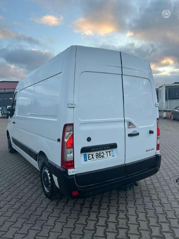 White Renault Master 2018 in Kaunas, with an engine capacity of 2.30 L and mileage of 426 thousand km for 5850 €, photo 6 on AUTOMOTO.COM.LV
