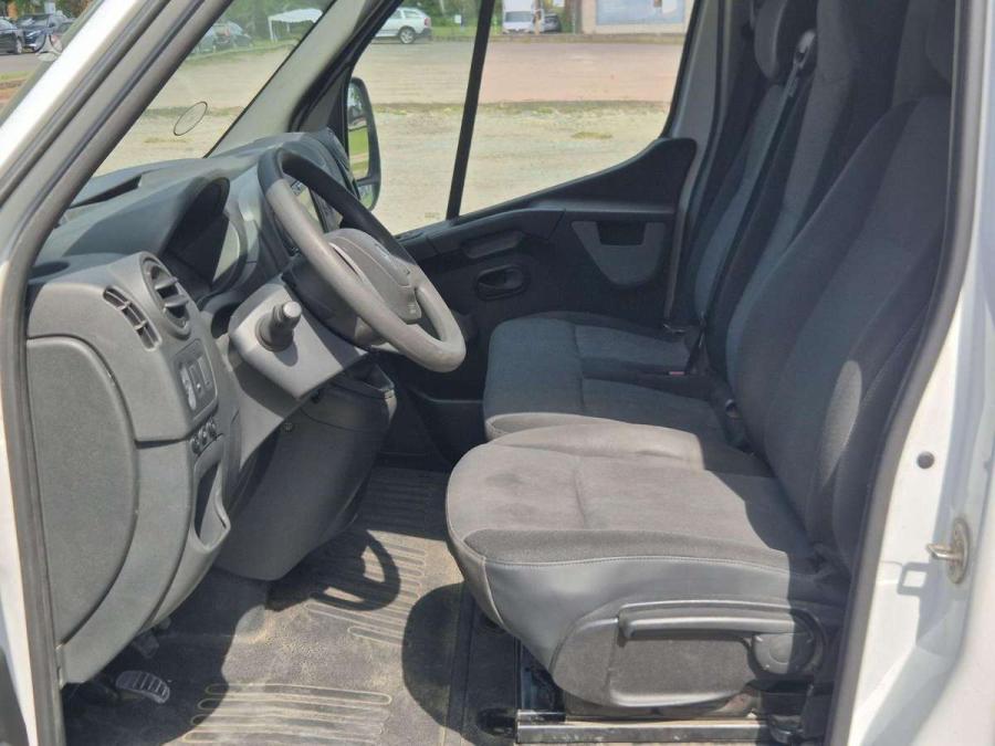 White Renault Master 2018 in Taurage, with an engine capacity of 2.30 L and mileage of 284 thousand km for 8000 €, photo 12 on AUTOMOTO.COM.LV