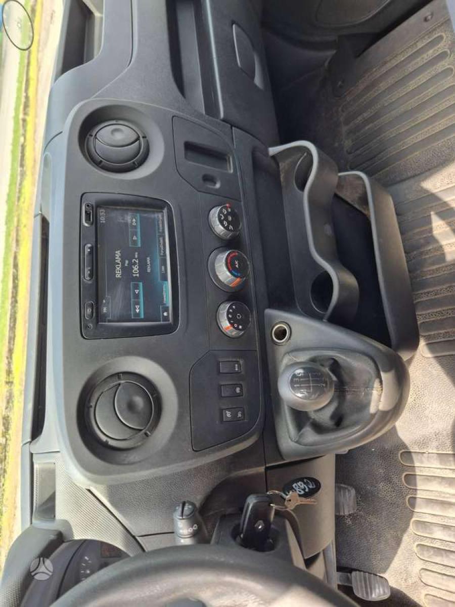 White Renault Master 2018 in Taurage, with an engine capacity of 2.30 L and mileage of 284 thousand km for 8000 €, photo 13 on AUTOMOTO.COM.LV