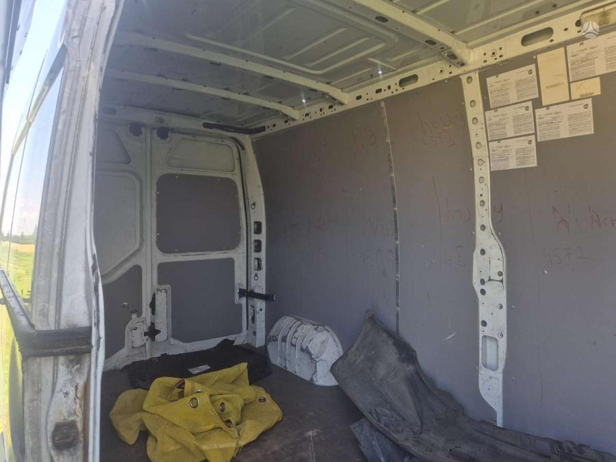 White Renault Master 2018 in Pakruojis, with an engine capacity of 0.00 L and mileage of 389 thousand km for 3600 €, photo 11 on AUTOMOTO.COM.LV