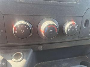White Renault Master 2018 in Pakruojis, with an engine capacity of 0.00 L and mileage of 389 thousand km for 3600 €, photo 13 on AUTOMOTO.COM.LV