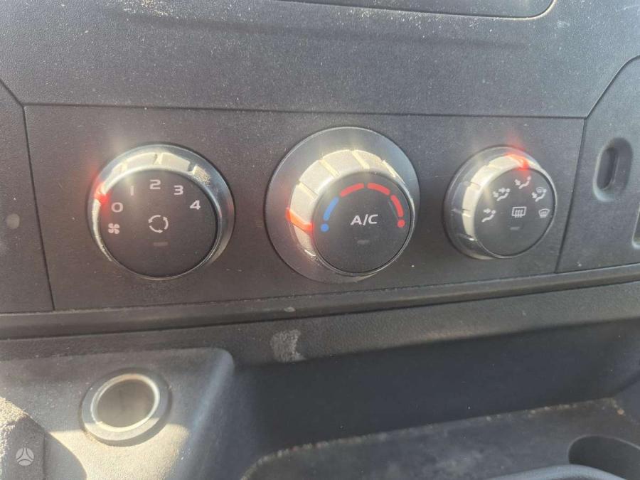 White Renault Master 2018 in Pakruojis, with an engine capacity of 0.00 L and mileage of 389 thousand km for 3600 €, photo 13 on AUTOMOTO.COM.LV