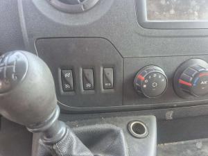 White Renault Master 2018 in Pakruojis, with an engine capacity of 0.00 L and mileage of 389 thousand km for 3600 €, photo 14 on AUTOMOTO.COM.LV