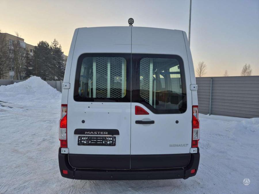 White Renault Master 2019 in Panevezys, with an engine capacity of 2.30 L and mileage of 440 thousand km for 8100 €, photo 4 on AUTOMOTO.COM.LV