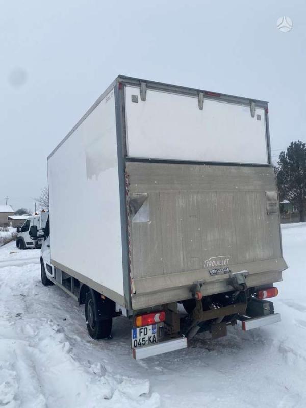 White Renault Master 2019 in Taurage, with an engine capacity of 2.30 L and mileage of 350 thousand km for 10900 €, photo 6 on AUTOMOTO.COM.LV