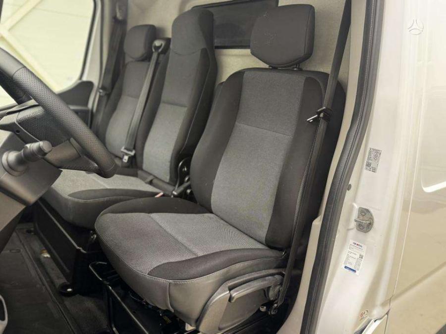 White Renault Master 2019 in Radviliskis, with an engine capacity of 2.30 L and mileage of 158 thousand km for 18089 €, photo 10 on AUTOMOTO.COM.LV