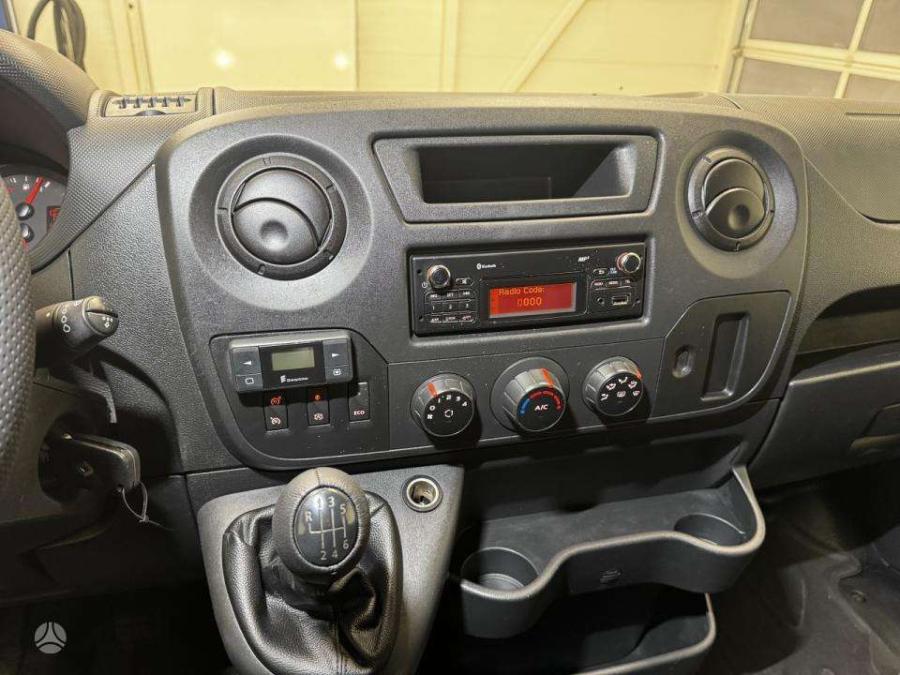 White Renault Master 2019 in Radviliskis, with an engine capacity of 2.30 L and mileage of 158 thousand km for 18089 €, photo 13 on AUTOMOTO.COM.LV