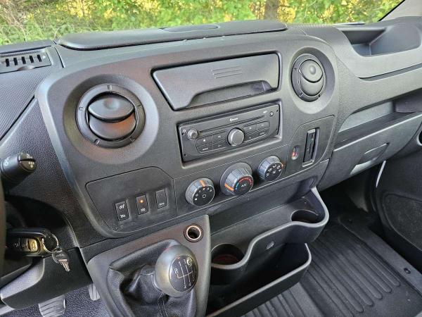 White Renault Master 2019 in Vilnius, with an engine capacity of 2.30 L and mileage of 187 thousand km for 10900 €, photo 10 on AUTOMOTO.COM.LV