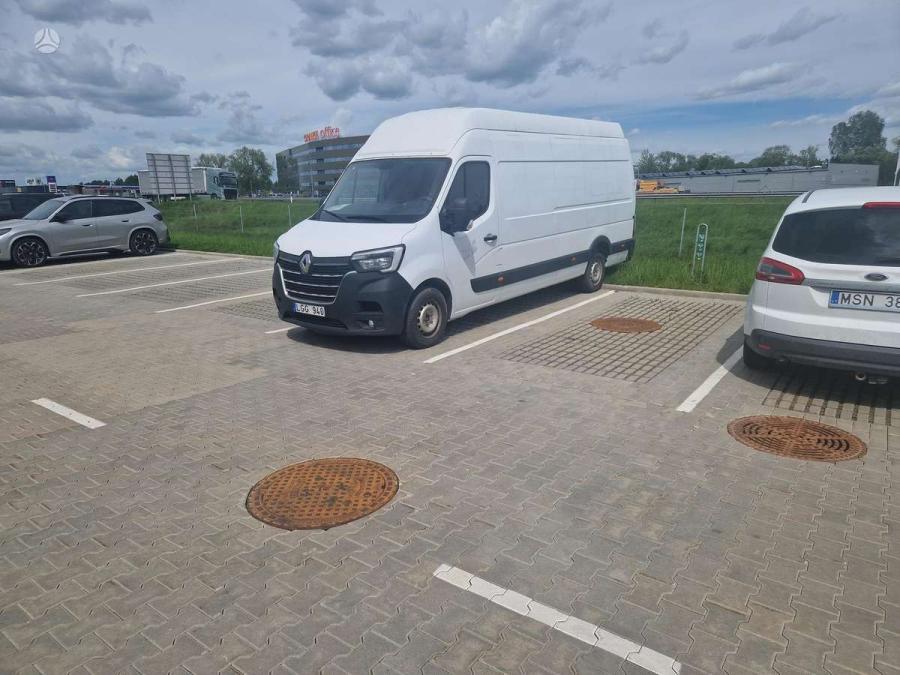 White Renault Master 2019 in Vilnius, with an engine capacity of 2.30 L and mileage of 255 thousand km for 14500 €, photo 1 on AUTOMOTO.COM.LV
