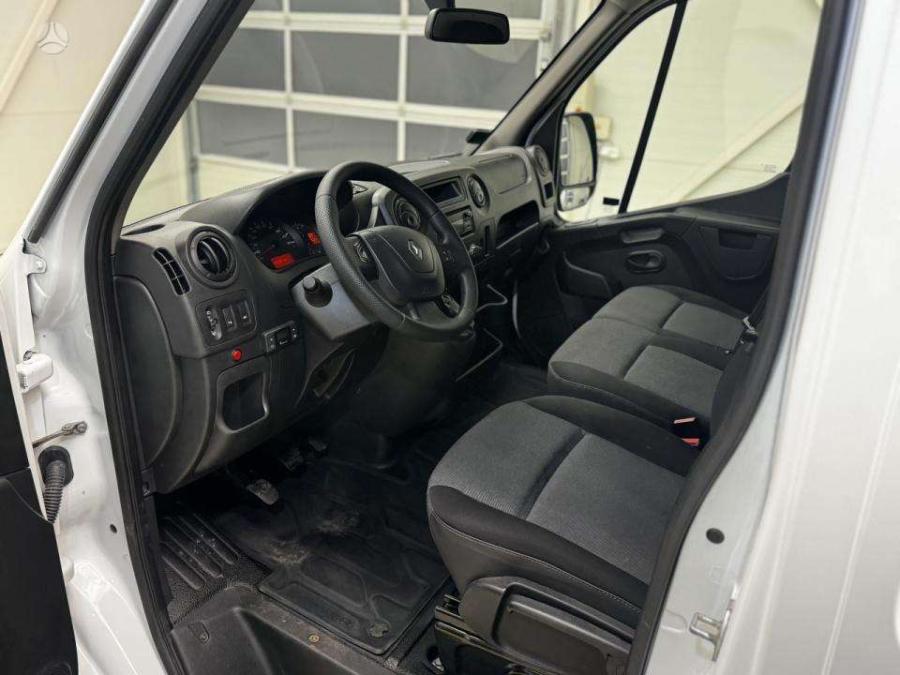White Renault Master 2019 in Radviliskis, with an engine capacity of 2.30 L and mileage of 158 thousand km for 18089 €, photo 9 on AUTOMOTO.COM.LV