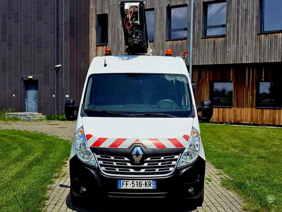 White Renault Master 2019 in Taurage, with an engine capacity of 2.30 L and mileage of 141 thousand km for 16500 €, photo 4 on AUTOMOTO.COM.LV