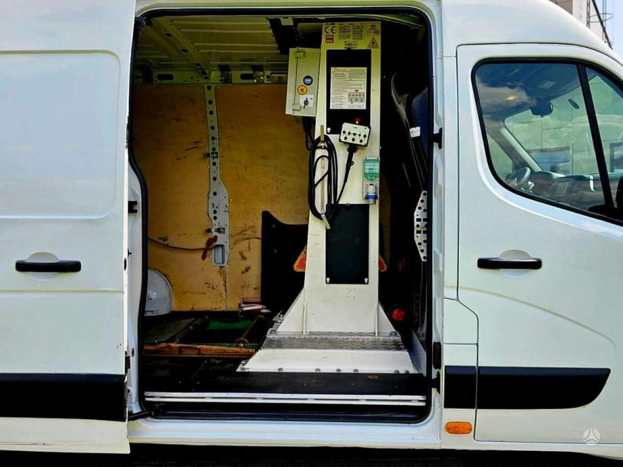 White Renault Master 2019 in Taurage, with an engine capacity of 2.30 L and mileage of 141 thousand km for 16500 €, photo 16 on AUTOMOTO.COM.LV