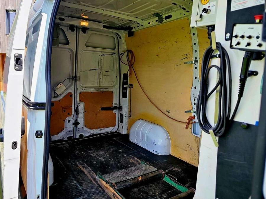 White Renault Master 2019 in Taurage, with an engine capacity of 2.30 L and mileage of 141 thousand km for 16500 €, photo 17 on AUTOMOTO.COM.LV