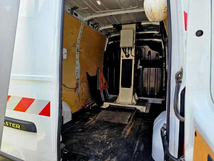 White Renault Master 2019 in Taurage, with an engine capacity of 2.30 L and mileage of 141 thousand km for 16500 €, photo 18 on AUTOMOTO.COM.LV