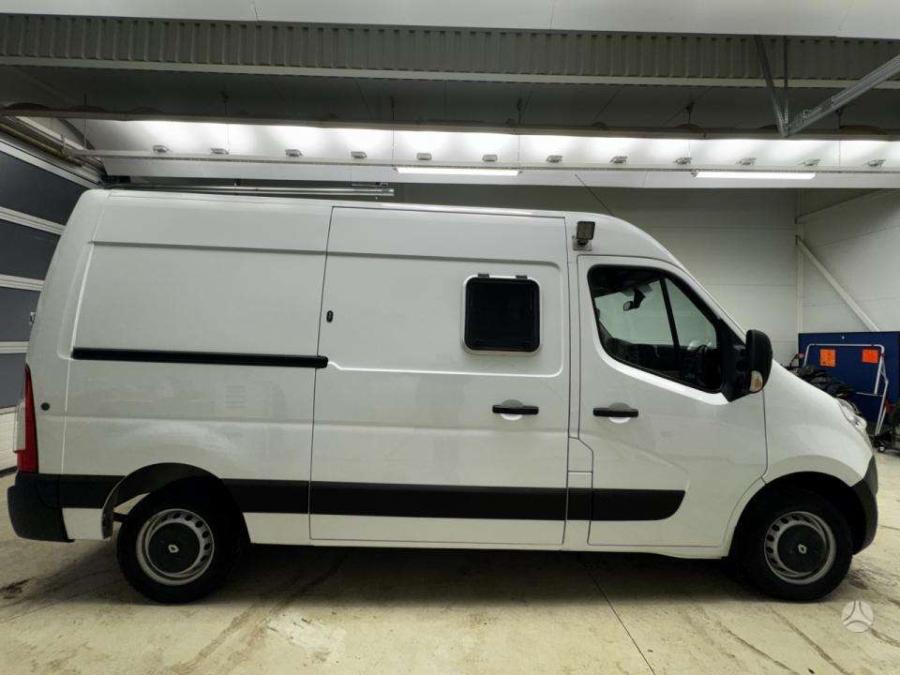 White Renault Master 2019 in Radviliskis, with an engine capacity of 2.30 L and mileage of 158 thousand km for 18089 €, photo 6 on AUTOMOTO.COM.LV