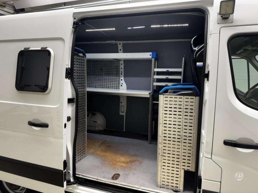 White Renault Master 2019 in Radviliskis, with an engine capacity of 2.30 L and mileage of 158 thousand km for 18089 €, photo 20 on AUTOMOTO.COM.LV