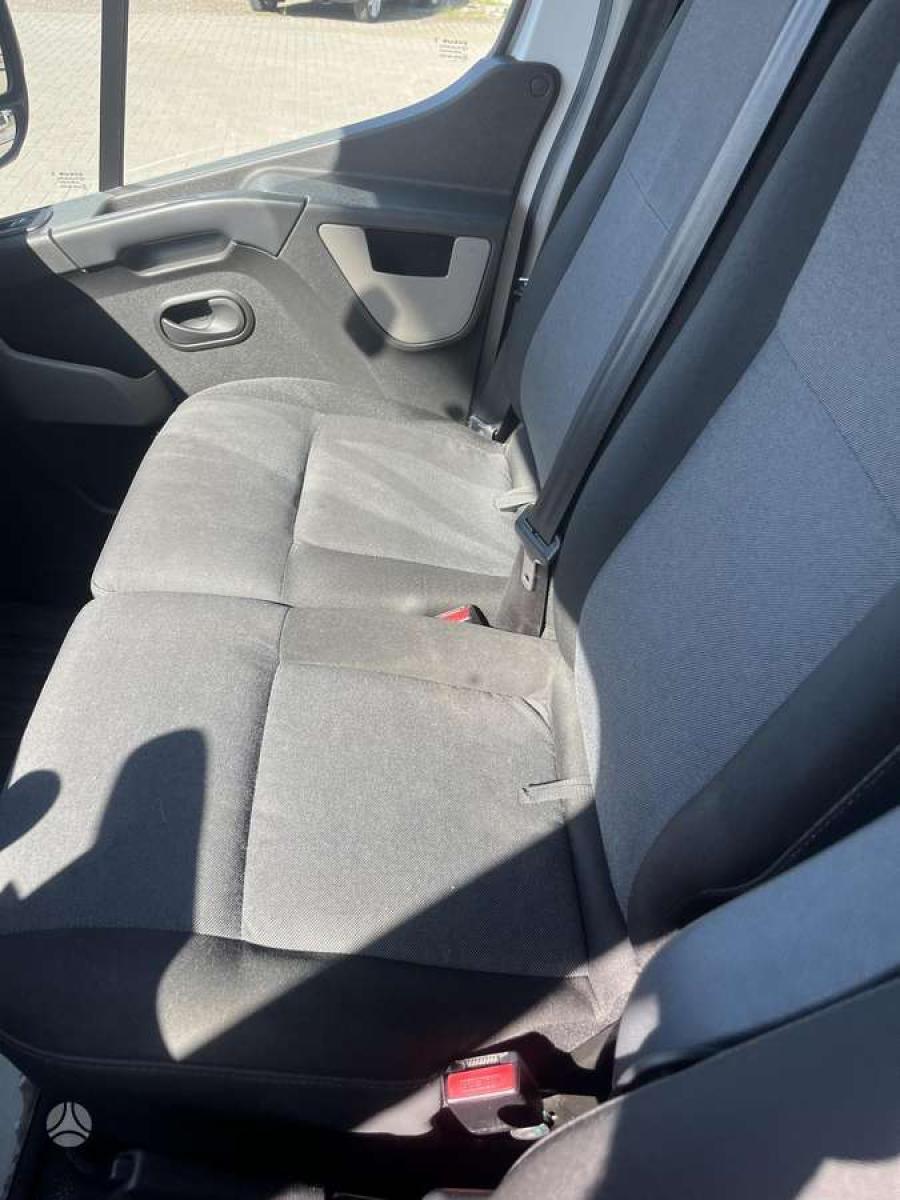 Balts Renault Master 2019 Tauragė, ar dzinēja tilpumu 2.30 L un nobraukumu 345 tūkst. km par 7900 €, foto 21 vietnē AUTOMOTO.COM.LV