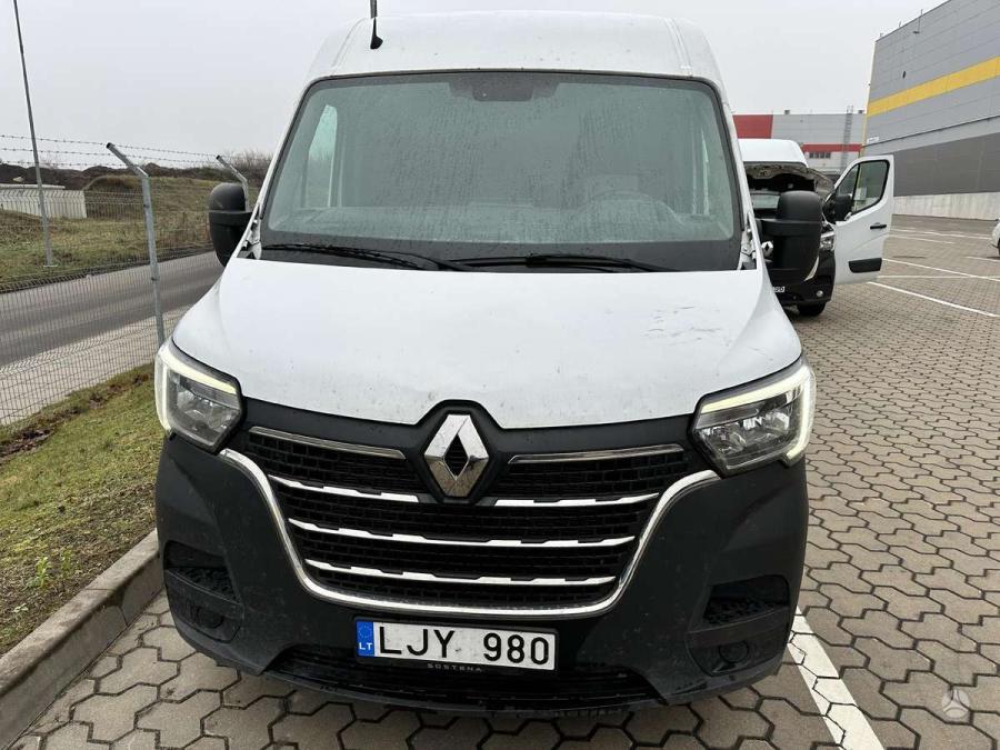 White Renault Master 2020 in Vilnius, with an engine capacity of 2.30 L and mileage of 98 thousand km for 7000 €, photo 5 on AUTOMOTO.COM.LV