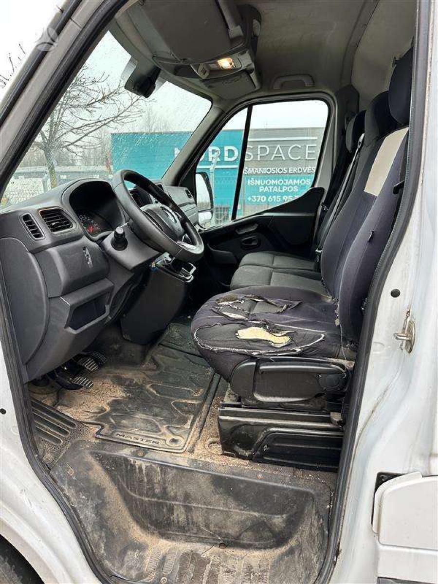 White Renault Master 2020 in Vilnius, with an engine capacity of 2.30 L and mileage of 98 thousand km for 7000 €, photo 6 on AUTOMOTO.COM.LV