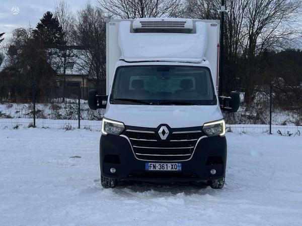 White Renault Master 2020 in Riga, with an engine capacity of 2.30 L and mileage of 217 thousand km for 17300 €, photo 1 on AUTOMOTO.COM.LV