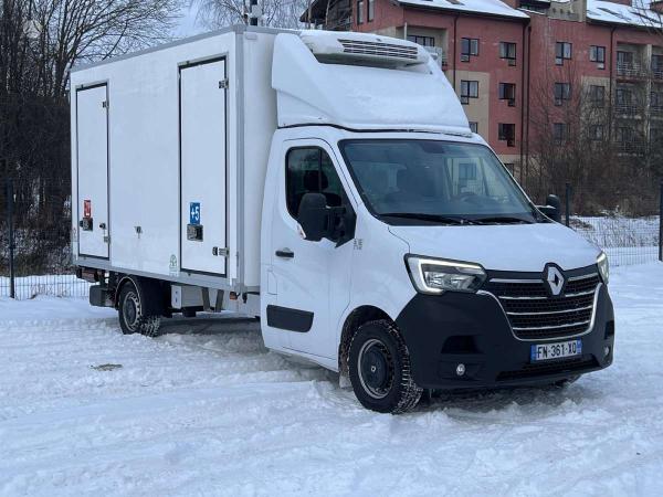 White Renault Master 2020 in Riga, with an engine capacity of 2.30 L and mileage of 217 thousand km for 17300 €, photo 3 on AUTOMOTO.COM.LV