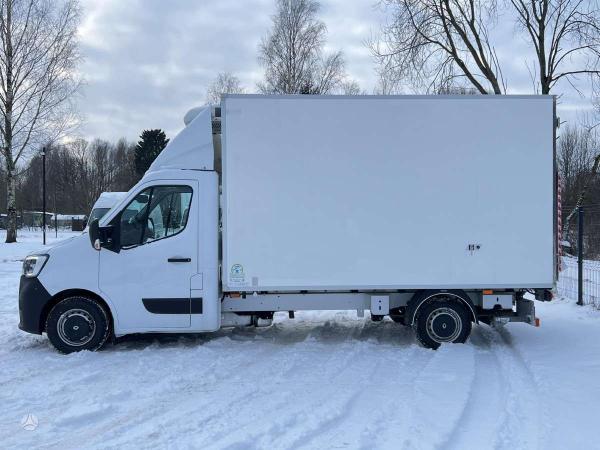 White Renault Master 2020 in Riga, with an engine capacity of 2.30 L and mileage of 217 thousand km for 17300 €, photo 5 on AUTOMOTO.COM.LV