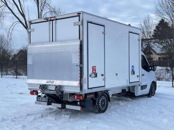 White Renault Master 2020 in Riga, with an engine capacity of 2.30 L and mileage of 217 thousand km for 17300 €, photo 7 on AUTOMOTO.COM.LV