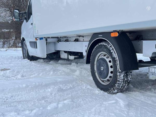 White Renault Master 2020 in Riga, with an engine capacity of 2.30 L and mileage of 217 thousand km for 17300 €, photo 9 on AUTOMOTO.COM.LV