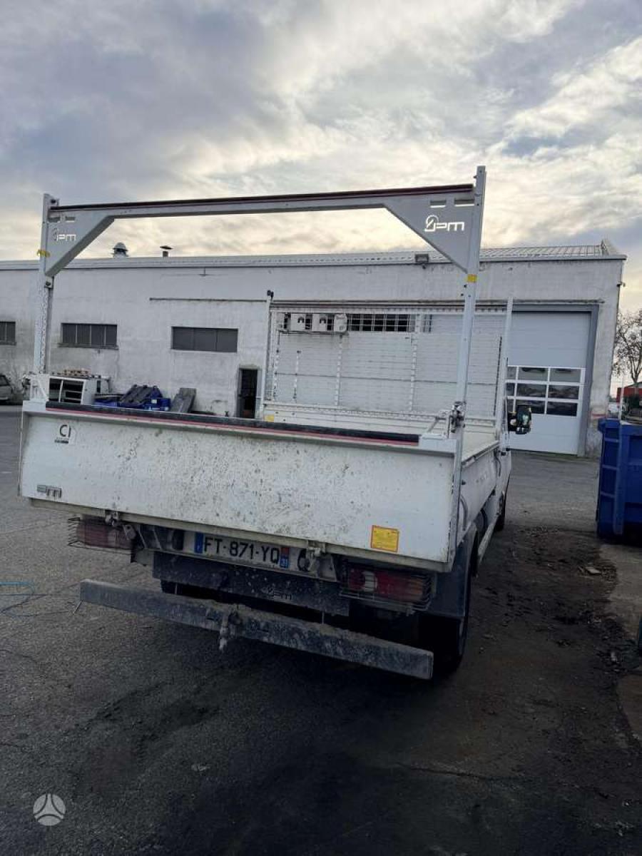 White Renault Master 2020 in Kaunas, with an engine capacity of 2.30 L and mileage of 115 thousand km for 15500 €, photo 10 on AUTOMOTO.COM.LV