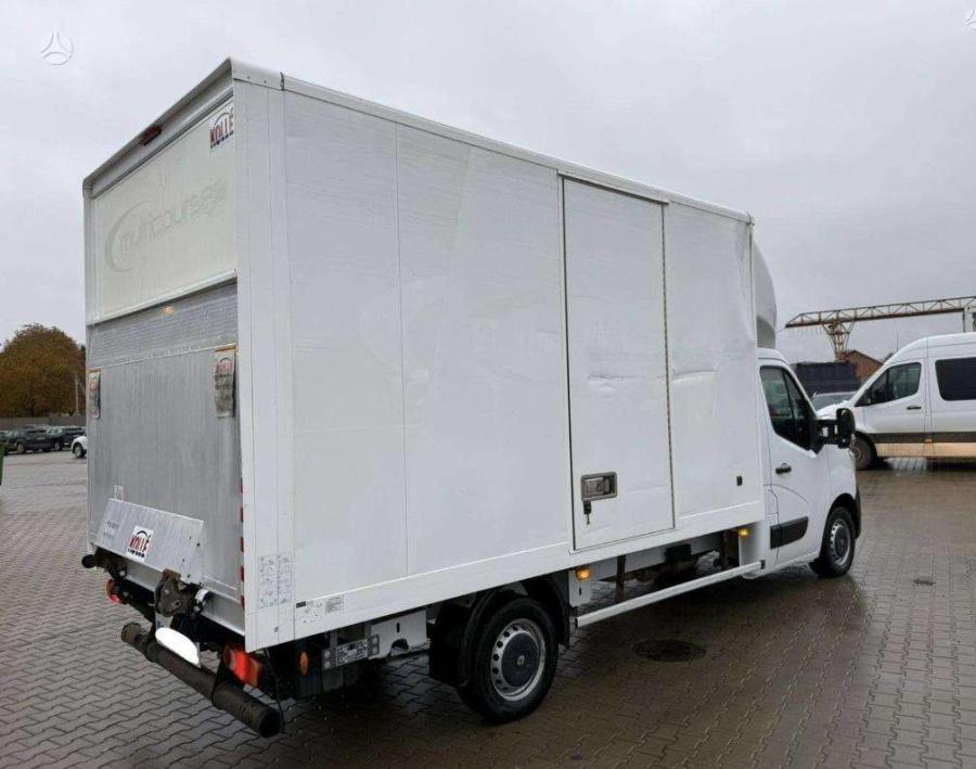 White Renault Master 2020 in Kaunas, with an engine capacity of 2.30 L and mileage of 228 thousand km for 12300 €, photo 8 on AUTOMOTO.COM.LV