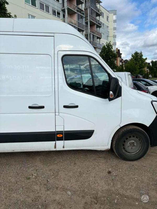 White Renault Master 2020 in Vilnius, with an engine capacity of 2.30 L and mileage of 324 thousand km for 9100 €, photo 5 on AUTOMOTO.COM.LV