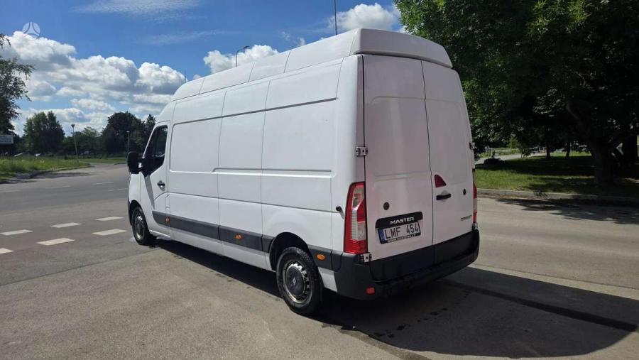 White Renault Master 2020 in Panevezys, with an engine capacity of 2.30 L and mileage of 462 thousand km for 12000 €, photo 4 on AUTOMOTO.COM.LV