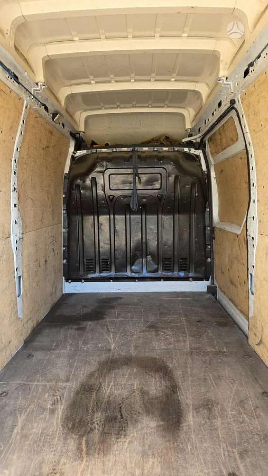 White Renault Master 2020 in Panevezys, with an engine capacity of 2.30 L and mileage of 462 thousand km for 12000 €, photo 6 on AUTOMOTO.COM.LV