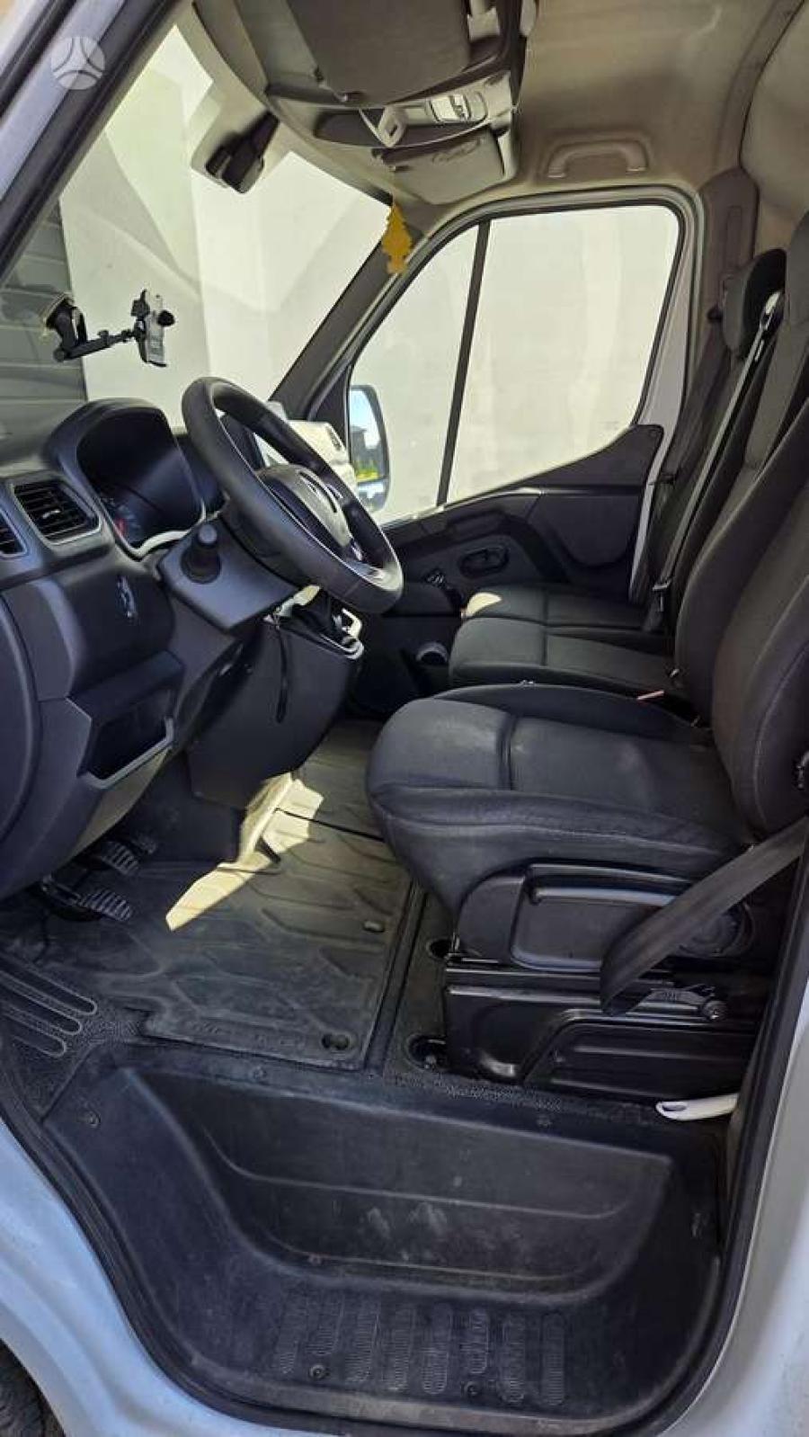 White Renault Master 2020 in Panevezys, with an engine capacity of 2.30 L and mileage of 462 thousand km for 12000 €, photo 7 on AUTOMOTO.COM.LV