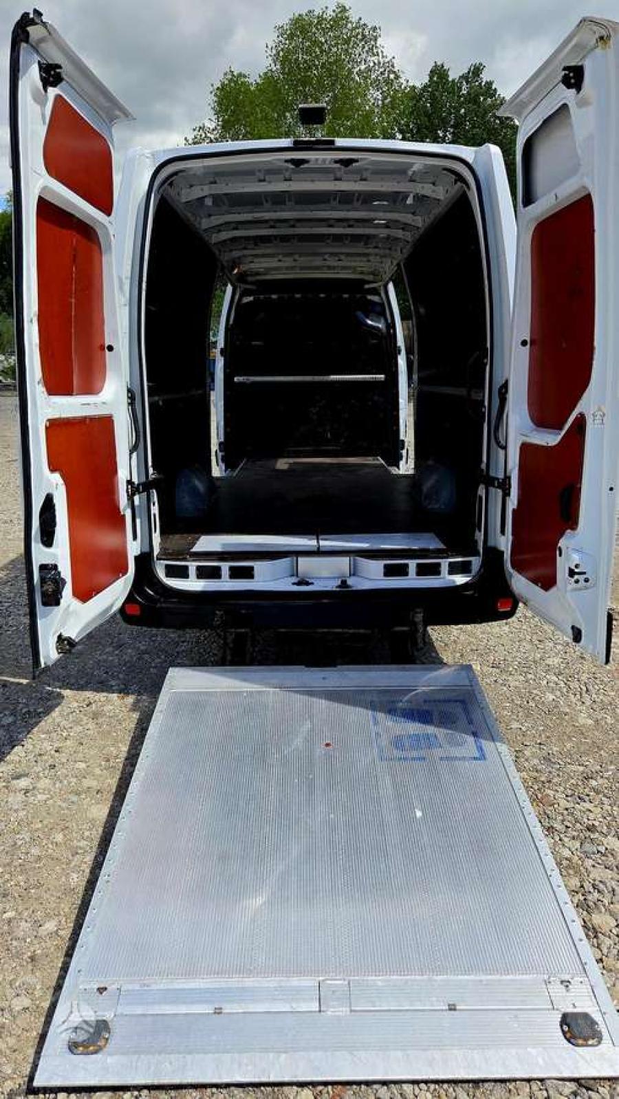 White Renault Master 2020 in Siauliai, with an engine capacity of 2.30 L and mileage of 315 thousand km for 10700 €, photo 17 on AUTOMOTO.COM.LV
