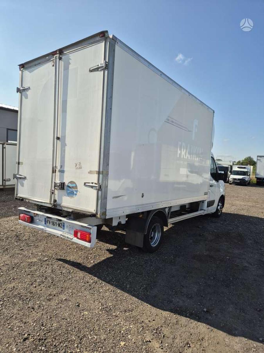 White Renault Master 2020 in Kaunas, with an engine capacity of 2.30 L and mileage of 187 thousand km for 14220 €, photo 6 on AUTOMOTO.COM.LV