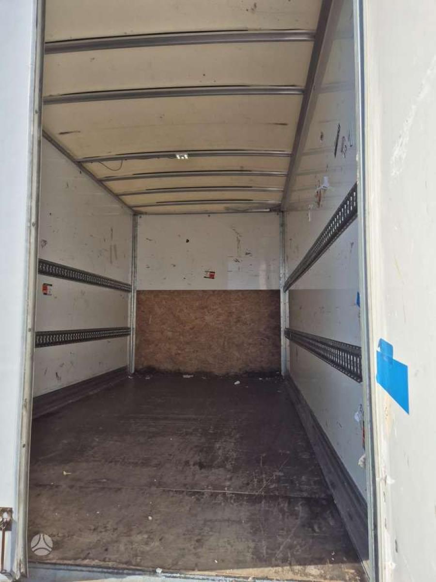 White Renault Master 2020 in Kaunas, with an engine capacity of 2.30 L and mileage of 187 thousand km for 14220 €, photo 7 on AUTOMOTO.COM.LV