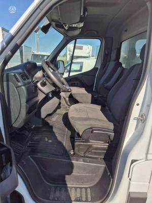 White Renault Master 2020 in Kaunas, with an engine capacity of 2.30 L and mileage of 187 thousand km for 14220 €, photo 8 on AUTOMOTO.COM.LV