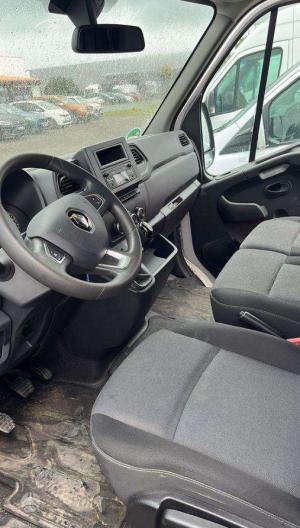 White Renault Master 2020 in Vilnius, with an engine capacity of 2.30 L and mileage of 99 thousand km for 18029 €, photo 8 on AUTOMOTO.COM.LV