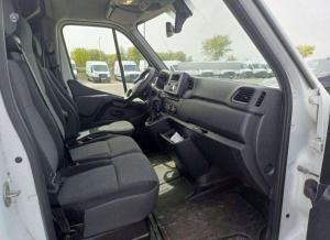 White Renault Master 2020 in Vilnius, with an engine capacity of 2.30 L and mileage of 99 thousand km for 18029 €, photo 9 on AUTOMOTO.COM.LV