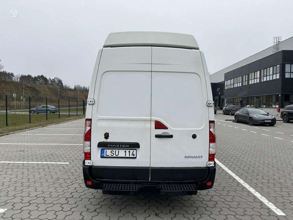 White Renault Master 2021 in Vilnius, with an engine capacity of 2.30 L and mileage of 248 thousand km for 11495 €, photo 7 on AUTOMOTO.COM.LV