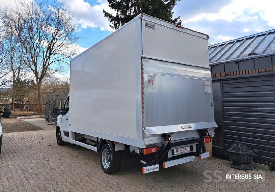 White Renault Master 2021 in Riga, with an engine capacity of 2.30 L and mileage of 0 thousand km for 26499 €, photo 11 on AUTOMOTO.COM.LV