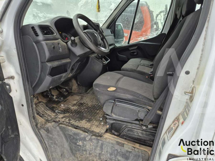 White Renault Master 2021 in Kaunas, with an engine capacity of 2.30 L and mileage of 175 thousand km for 12100 €, photo 6 on AUTOMOTO.COM.LV