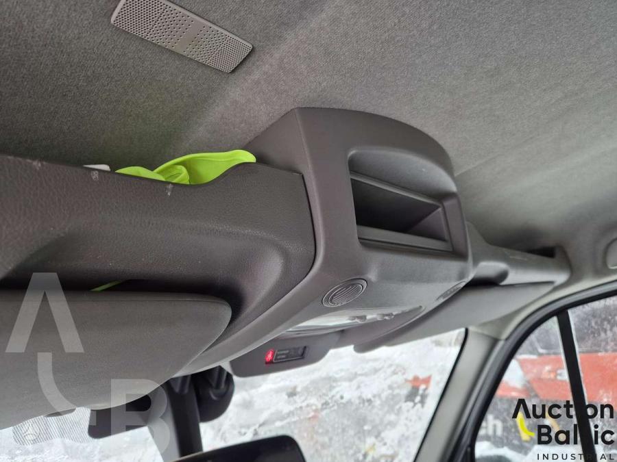 White Renault Master 2021 in Kaunas, with an engine capacity of 2.30 L and mileage of 175 thousand km for 12100 €, photo 12 on AUTOMOTO.COM.LV